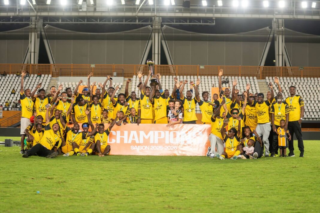 Ligue 1 :L’Asec Mimosas sacrée championne malgré une défaite face au FC ...